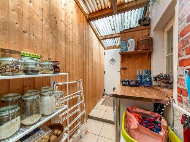 2 bed house for sale