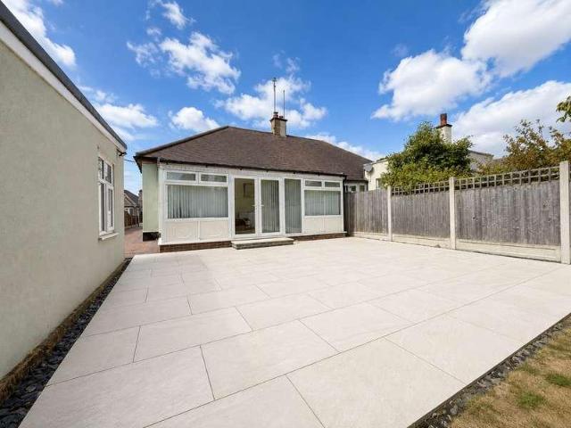 2 bed house for sale
