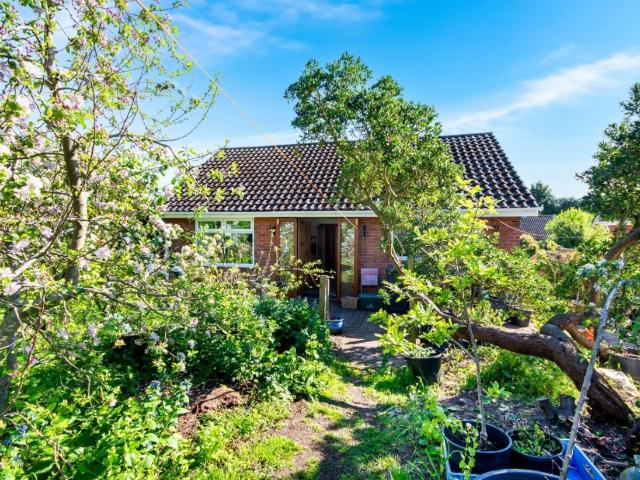 2 bed house for sale