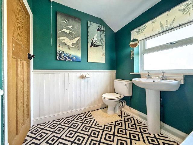 2 bed house for sale