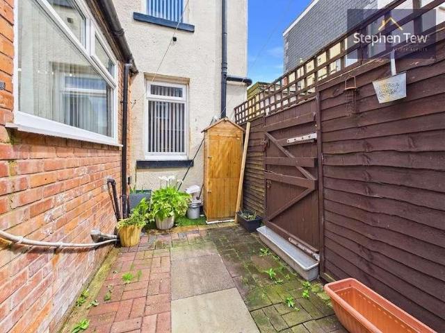 2 bed house for sale