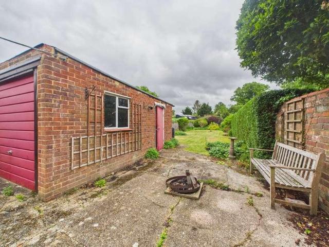 2 bed house for sale