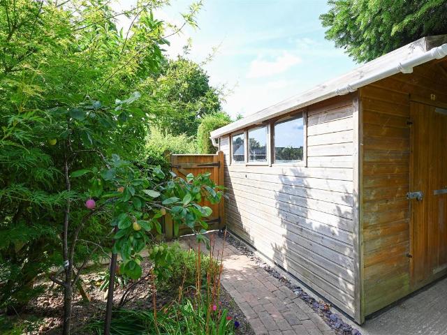 2 bed house for sale