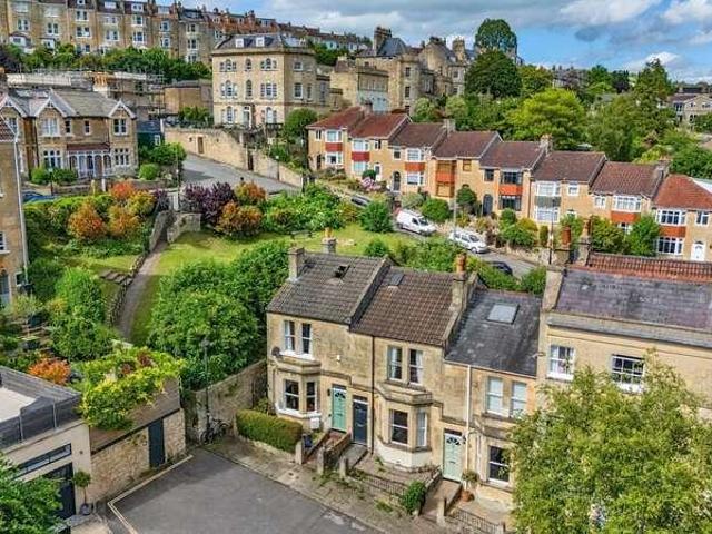 2 bed house for sale