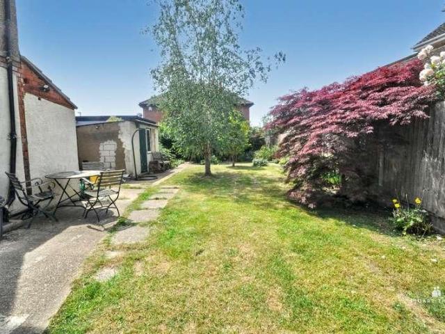 2 bed house for sale
