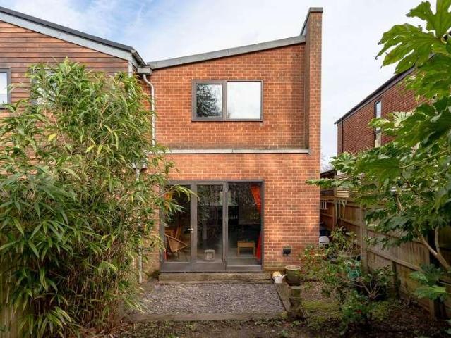 2 bed house for sale