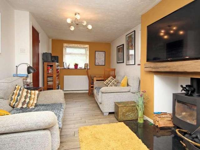2 bed house for sale