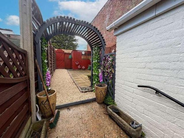 2 bed house for sale