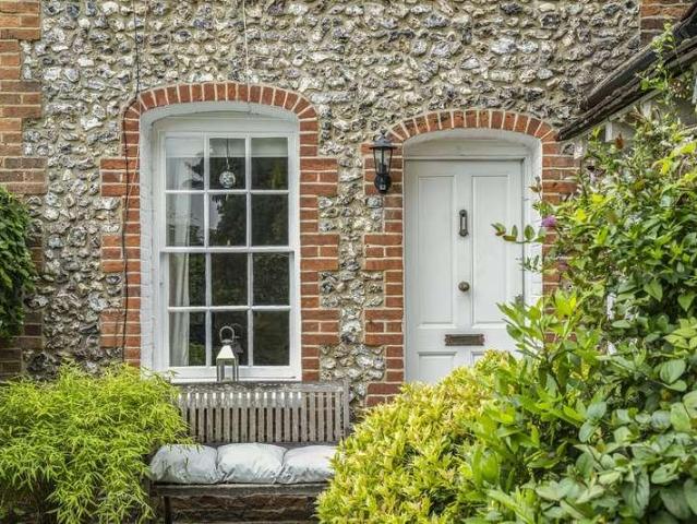 2 bed house for sale
