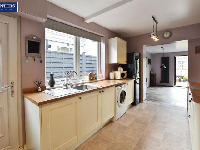 2 bed house for sale