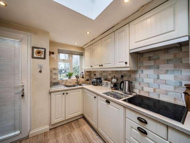 2 bed house for sale