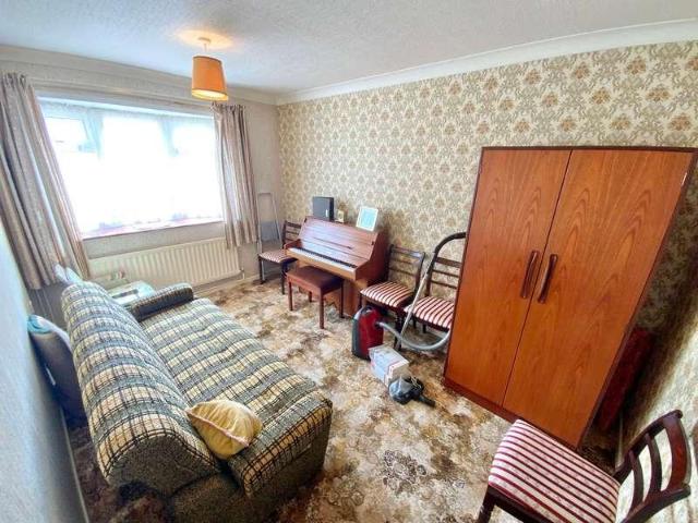 2 bed house for sale