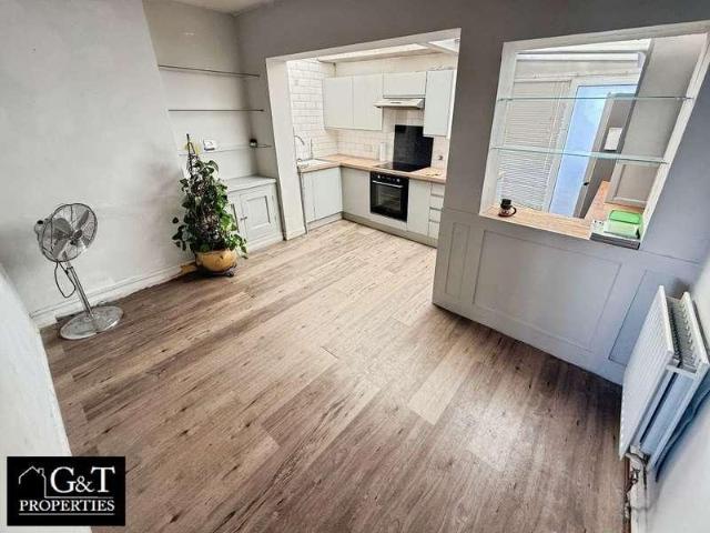 2 bed house for sale