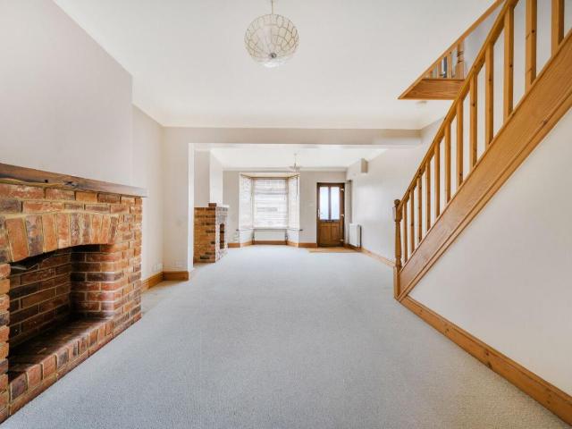 2 bed house for sale