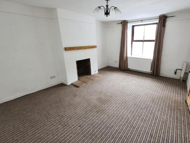 2 bed house for sale