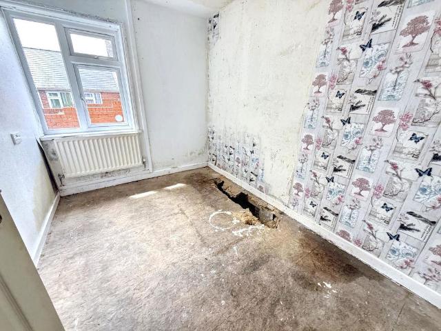 2 bed house for sale