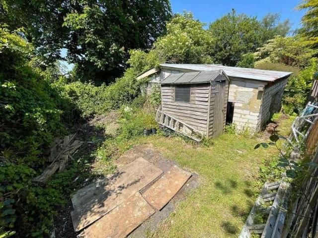 2 bed house for sale