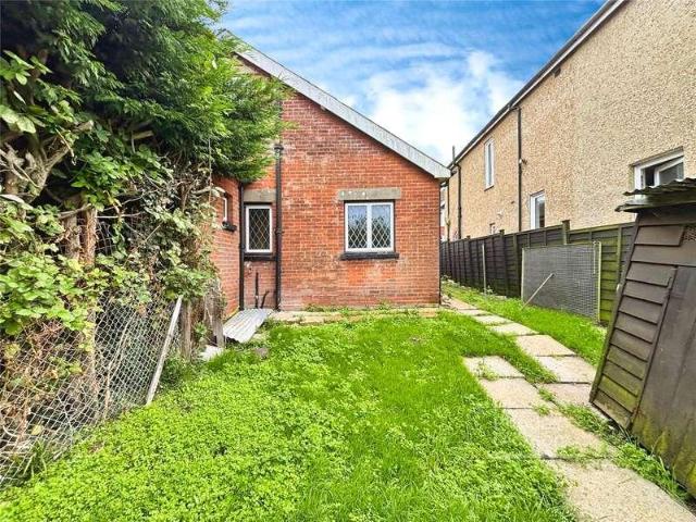 2 bed house for sale