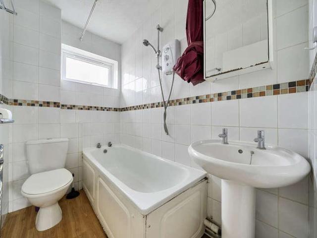 2 bed house for sale