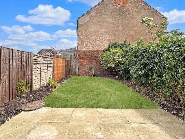 2 bed house for sale