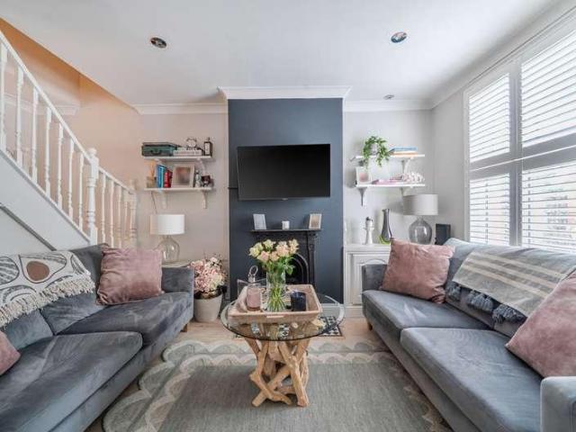 2 bed house for sale