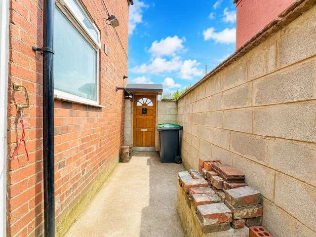 2 bed house for sale