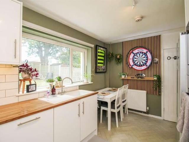 2 bed house for sale