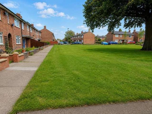 2 bed house for sale