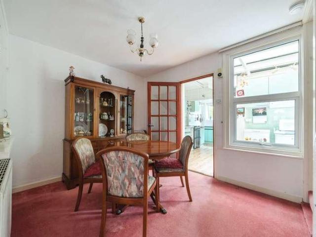 2 bed house for sale
