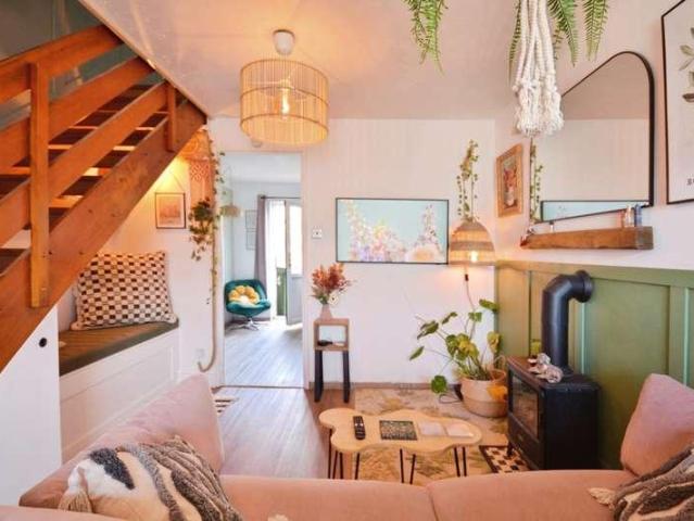 2 bed house for sale