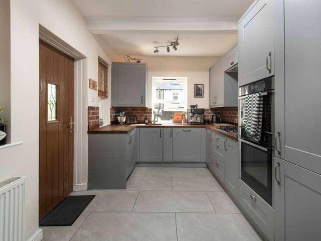 2 bed house for sale