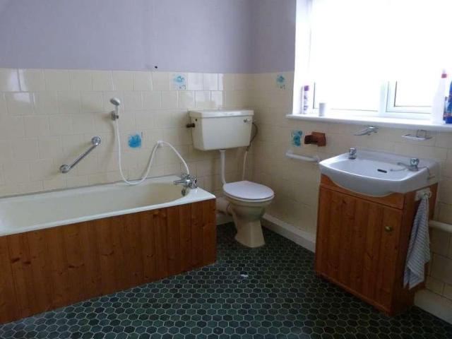 2 bed house for sale