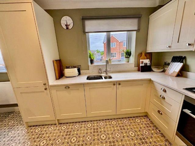2 bed house for sale