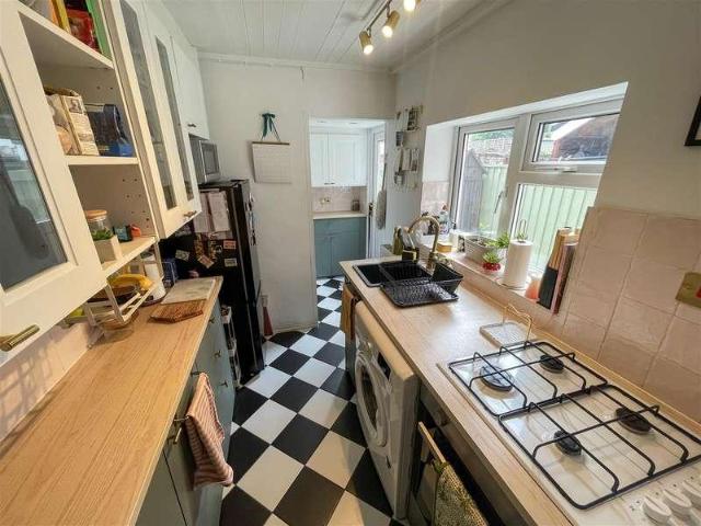 2 bed house for sale