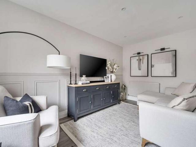 2 bed house for sale