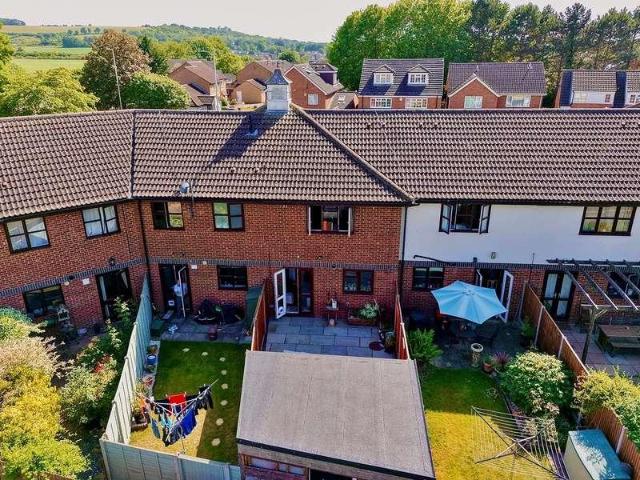 2 bed house for sale