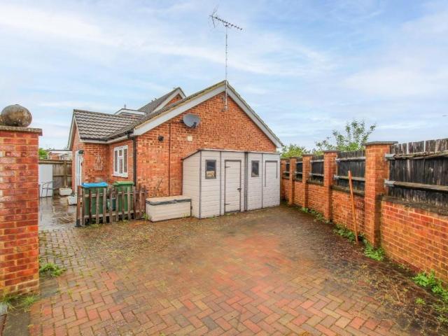 2 bed house for sale