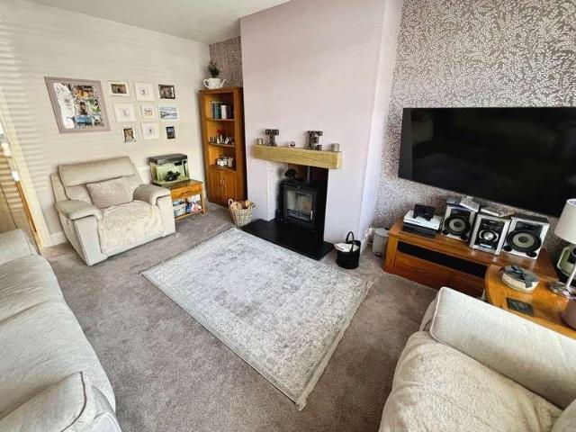 2 bed house for sale