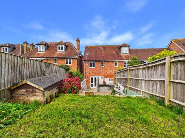 2 bed house for sale