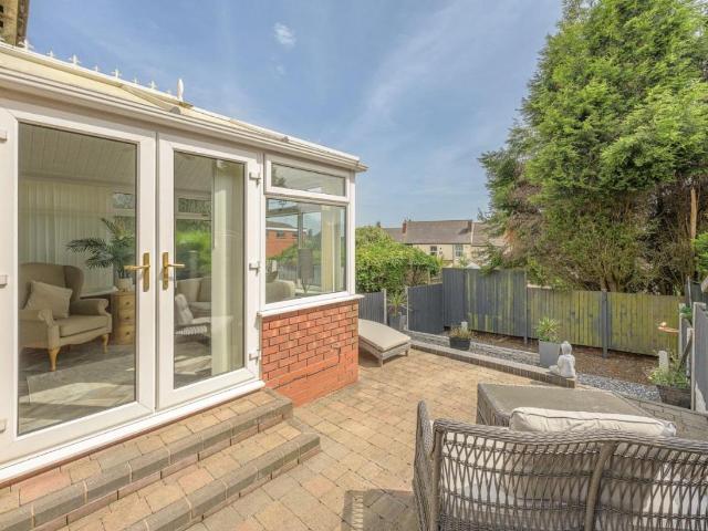 2 bed house for sale