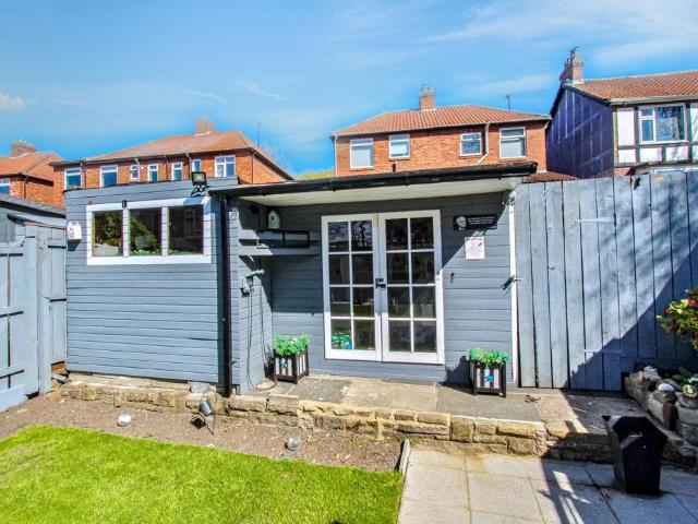 2 bed house for sale