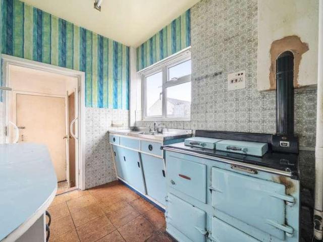 2 bed house for sale