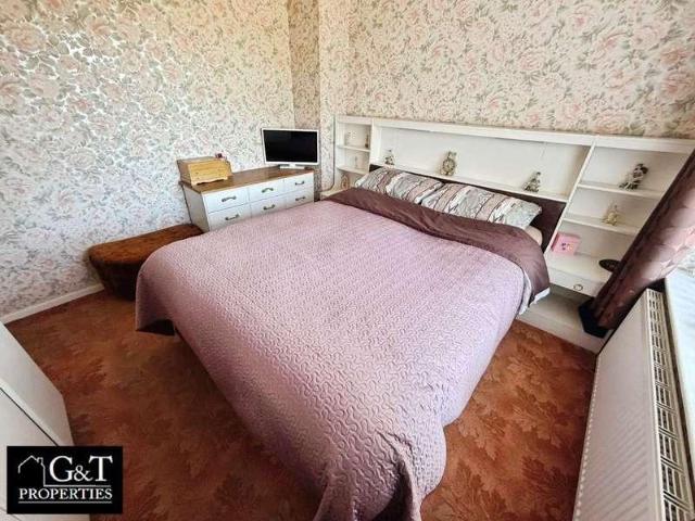 2 bed house for sale