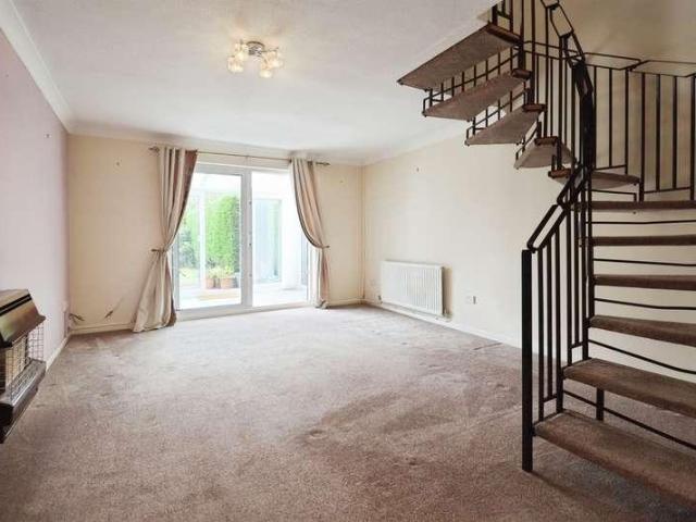 2 bed house for sale