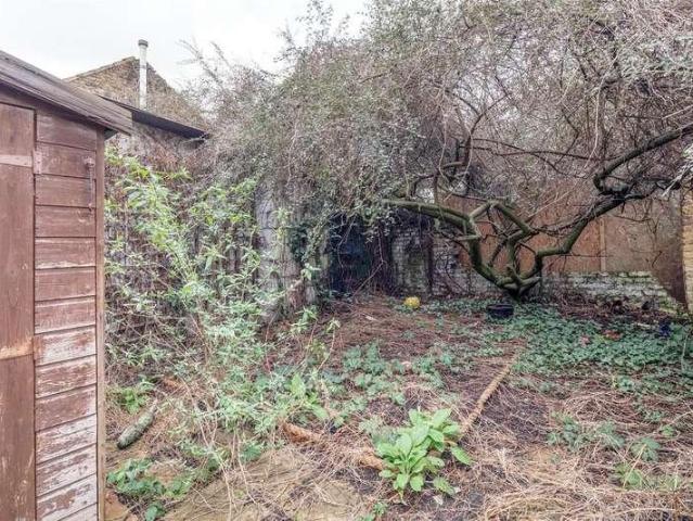 2 bed house for sale