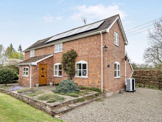 2 bed house for sale