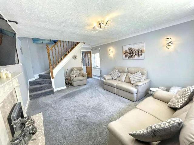 2 bed house for sale