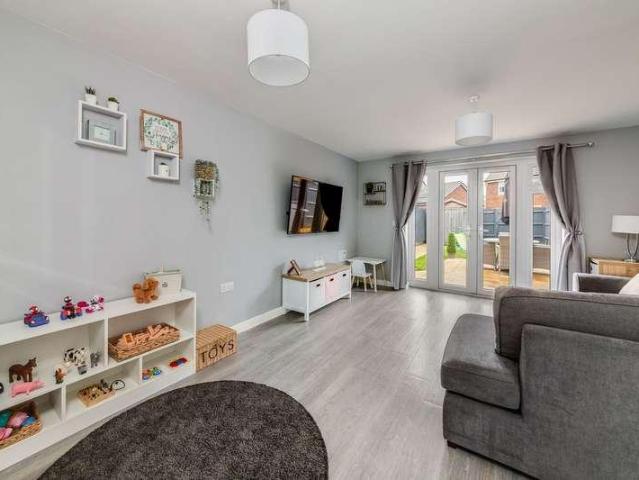 2 bed house for sale