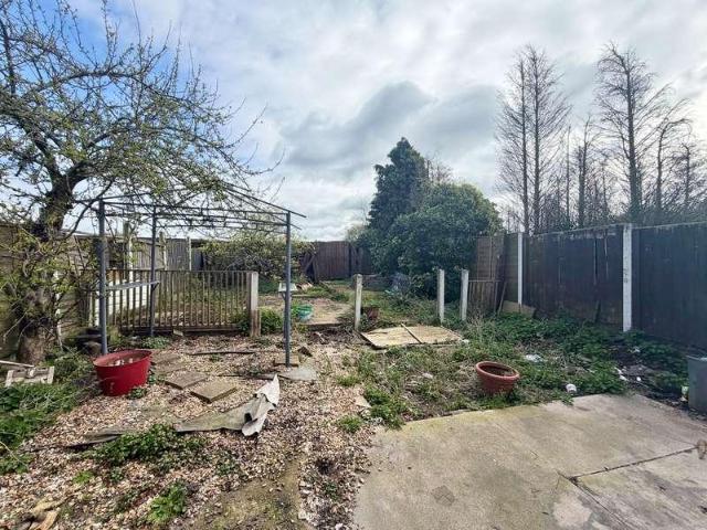 2 bed house for sale