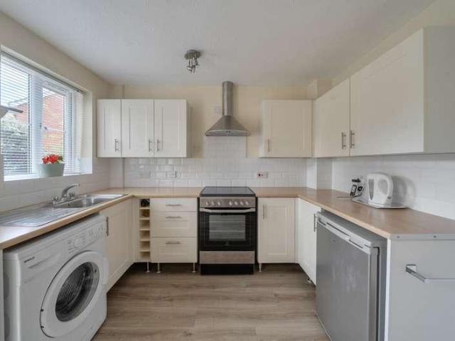 2 bed house for sale